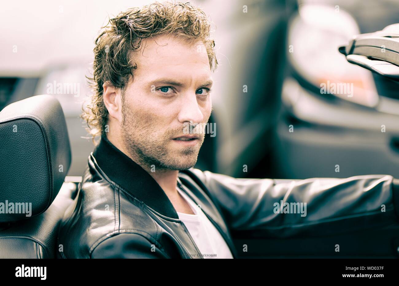 Man driving car side view hi-res stock photography and images - Alamy