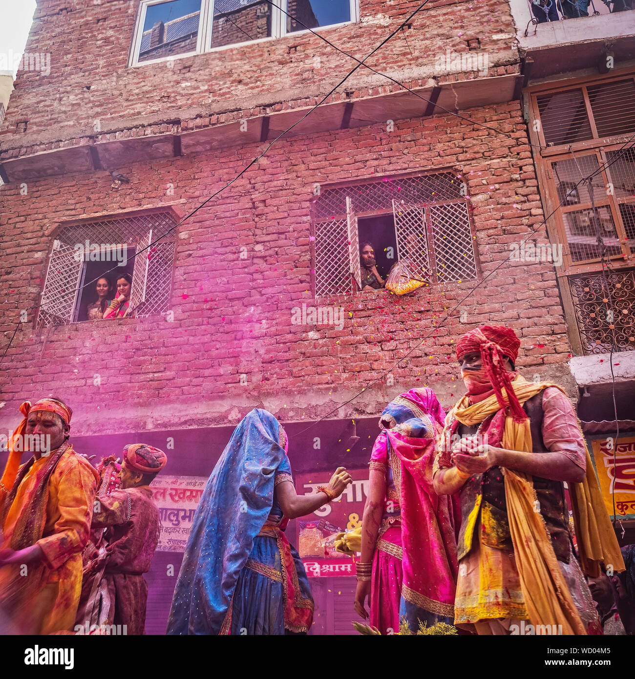 Men celebrating dancing india hi-res stock photography and images - Alamy
