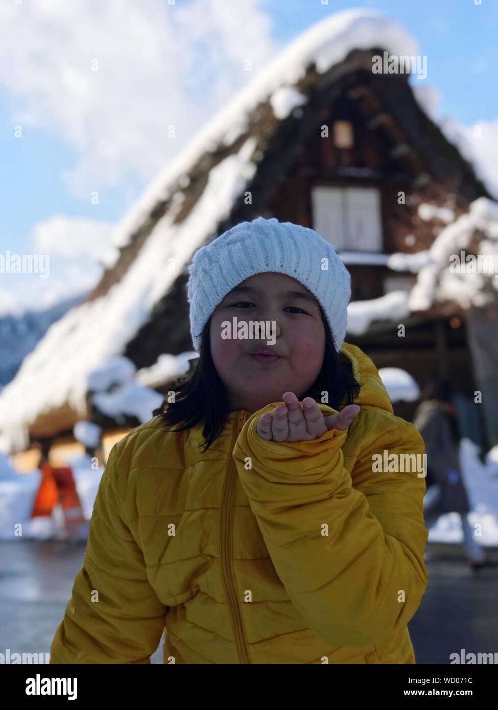 Kiss snow hi-res stock photography and images - Alamy