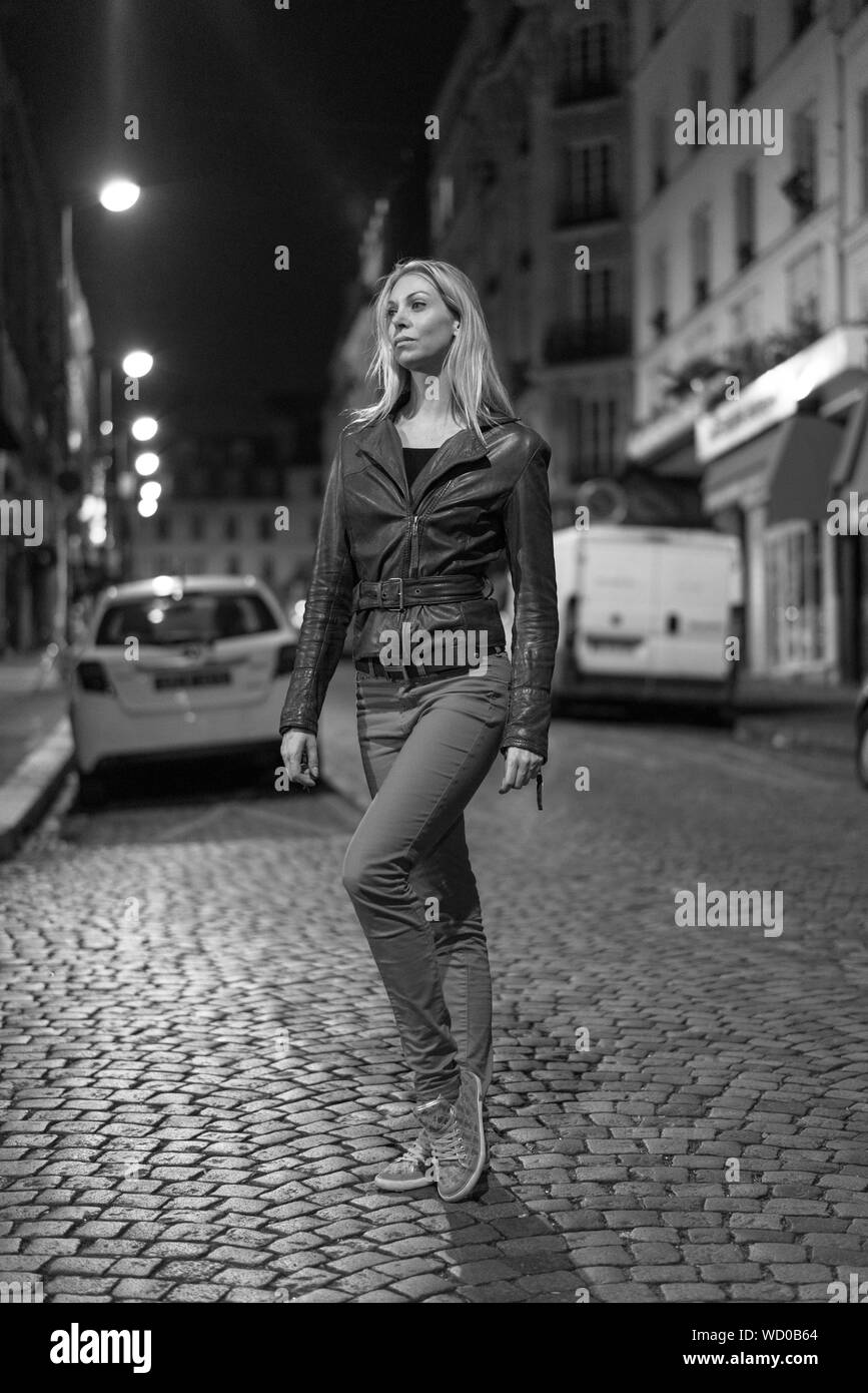 Woman walking alone dark night hi-res stock photography and images - Alamy Woman walking alone dark night hi-res stock photography and images - Alamy