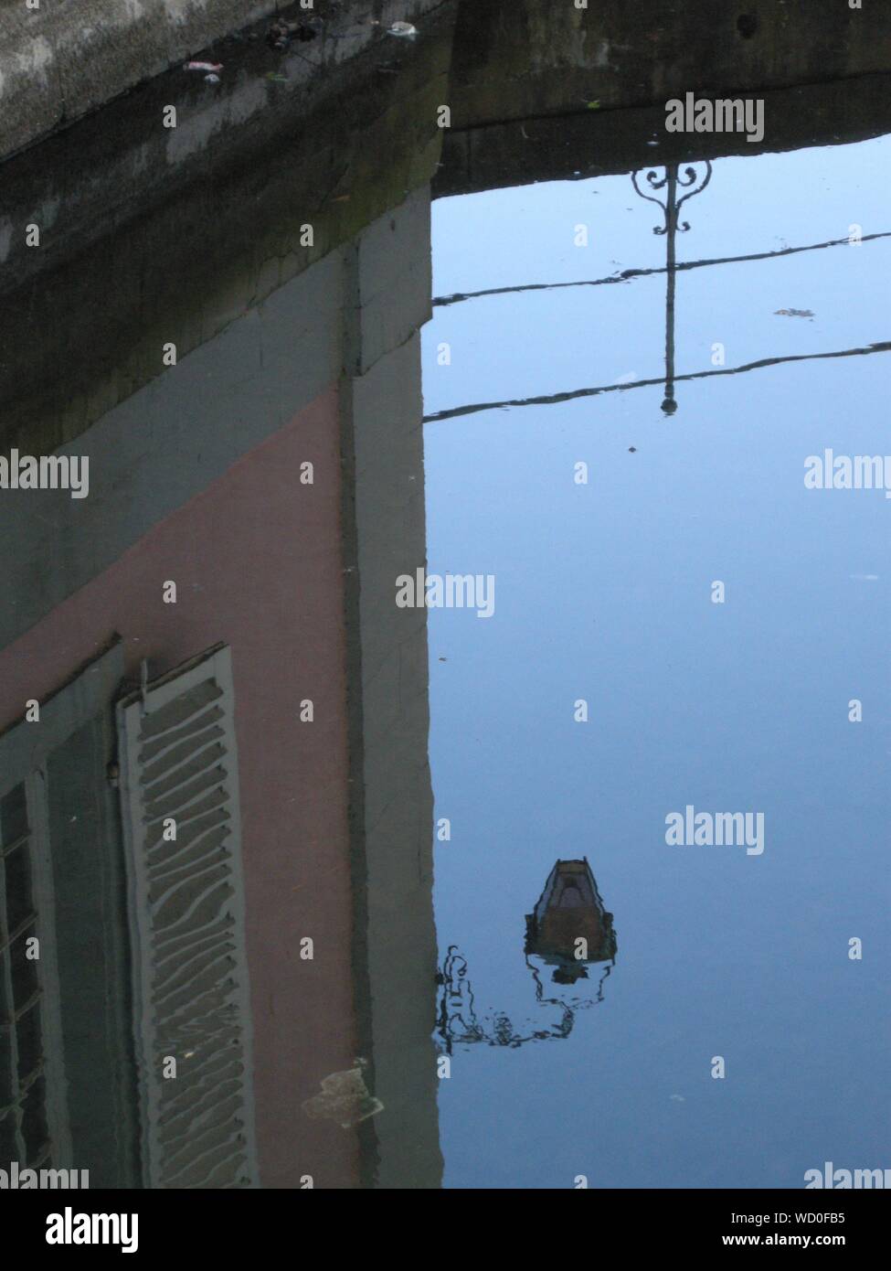 Reflection of water wall hi-res stock photography and images - Alamy