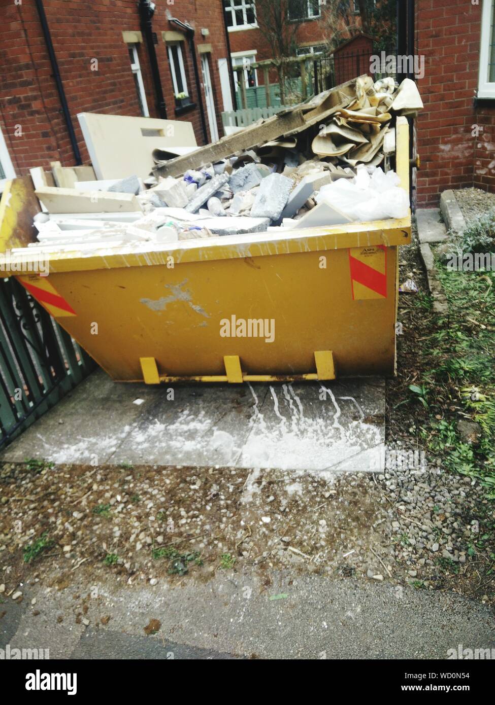 Yard waste container hi-res stock photography and images - Alamy