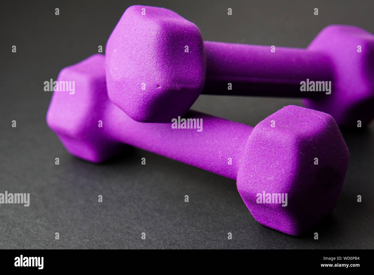 Purple dumbbell hi-res stock photography and images - Alamy