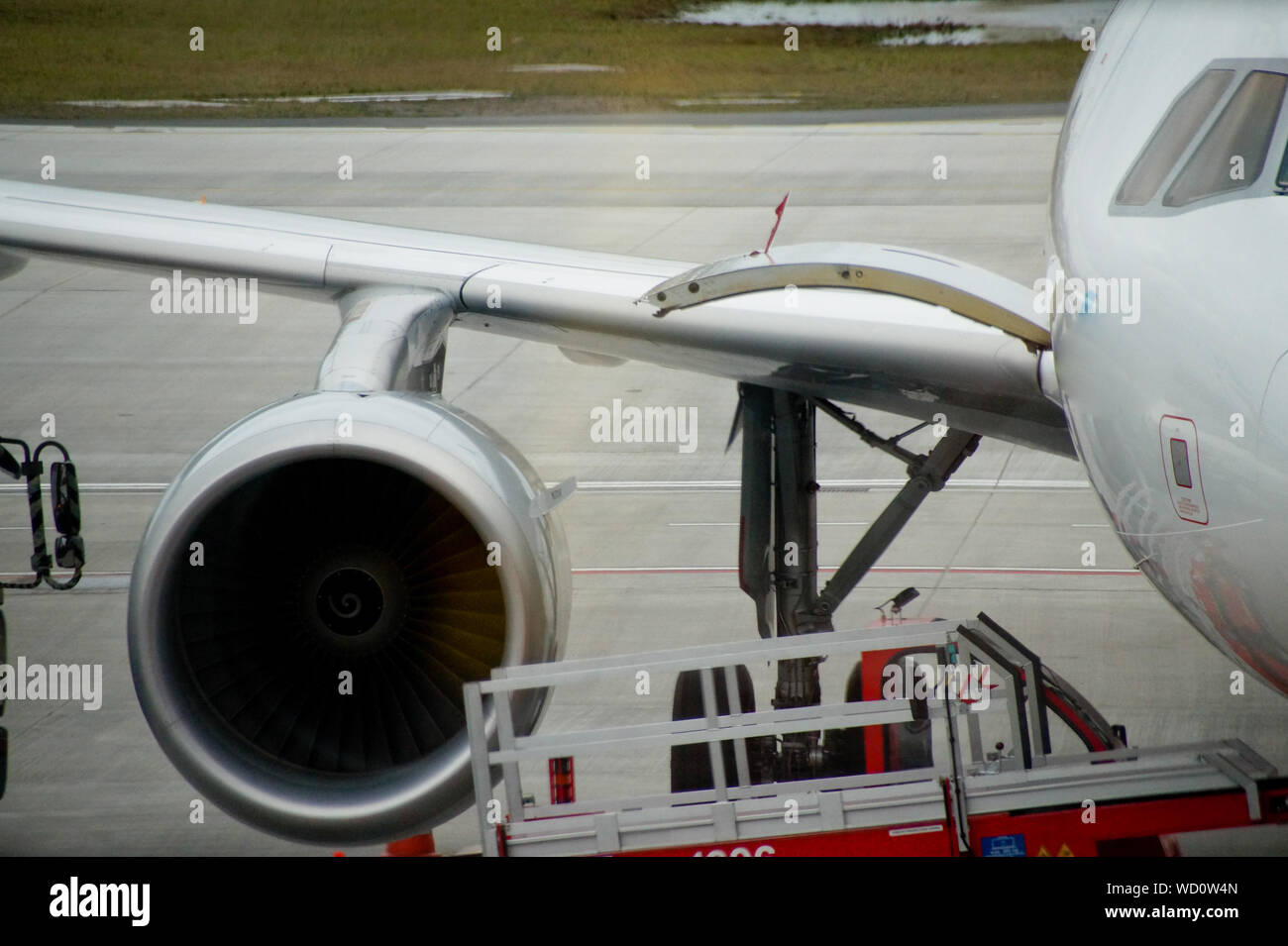 Jet engine aircraft hi-res stock photography and images - Alamy