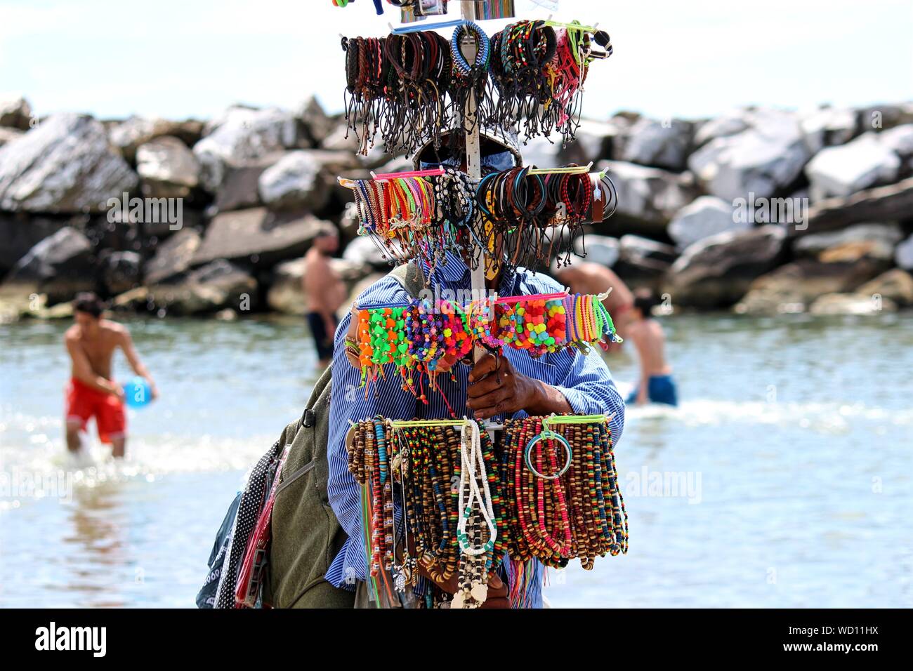 Street vendor jewelry hi-res stock photography and images - Alamy