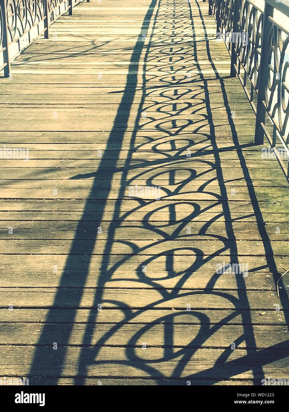 Bridge shadow hi-res stock photography and images - Alamy