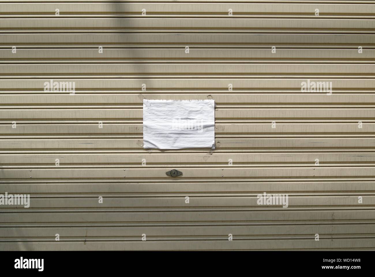 Stuck shutter hi-res stock photography and images - Alamy