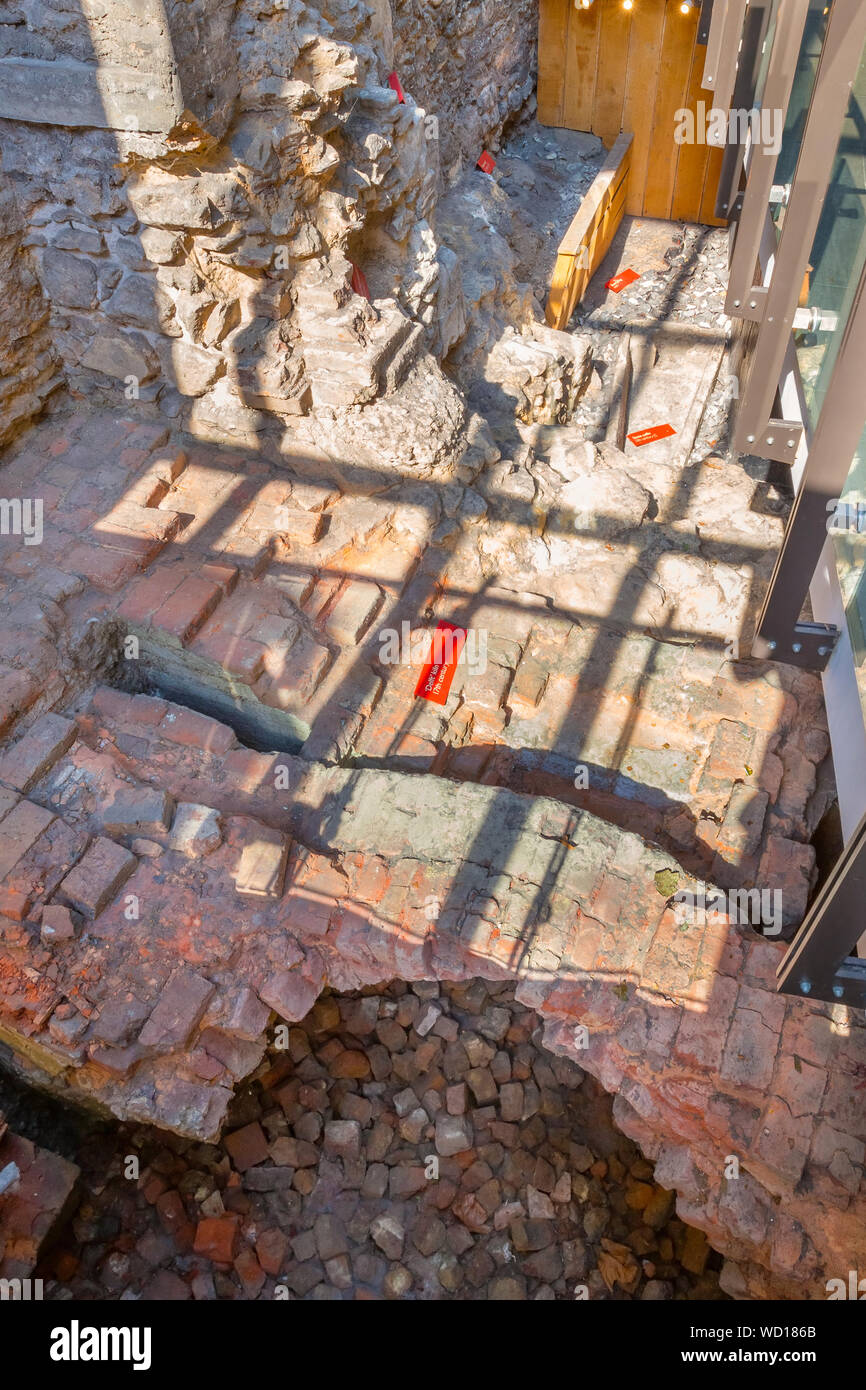 Roman artefacts and ruins in britain hi-res stock photography and ...