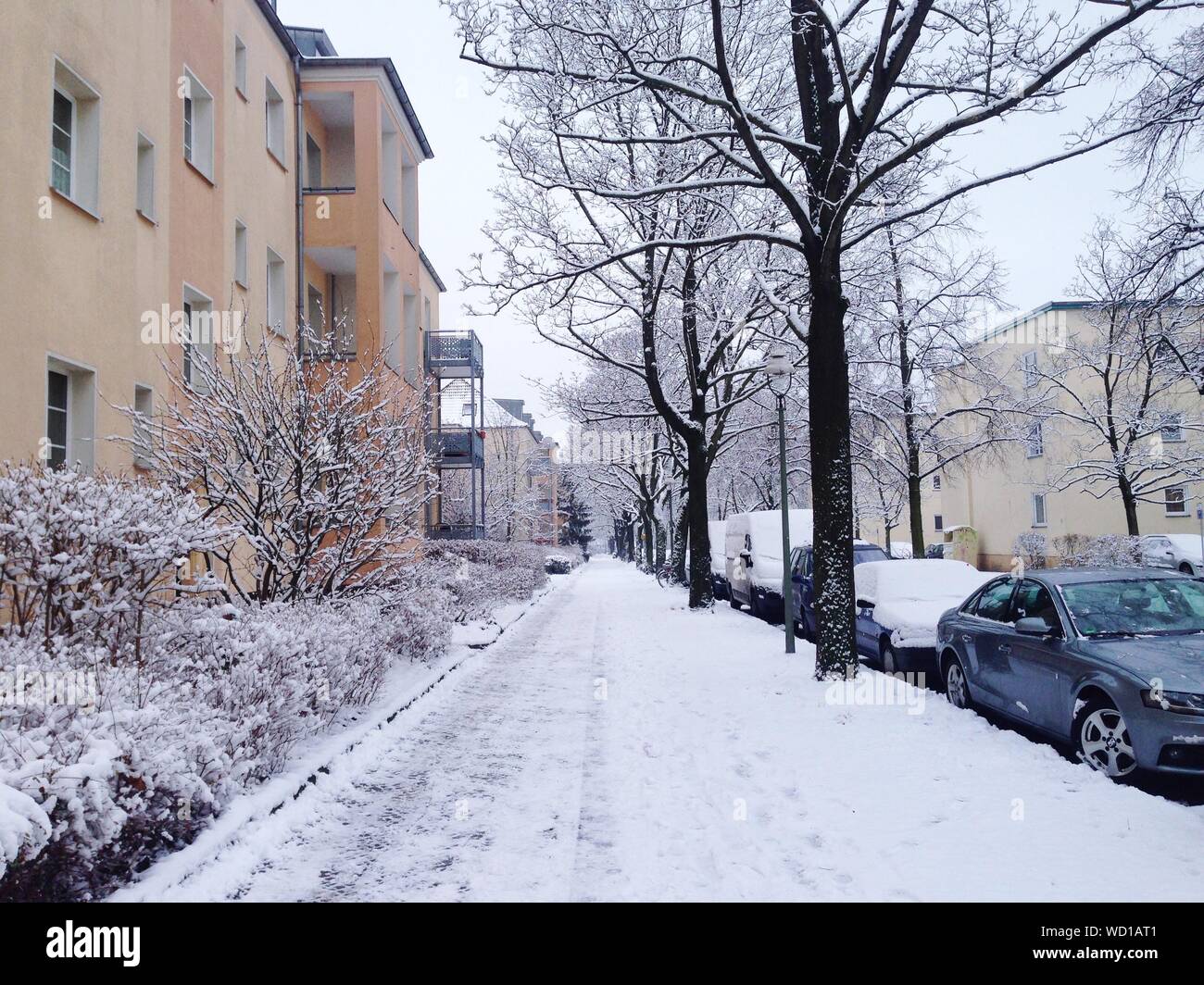 Berlin_street hi-res stock photography and images - Alamy