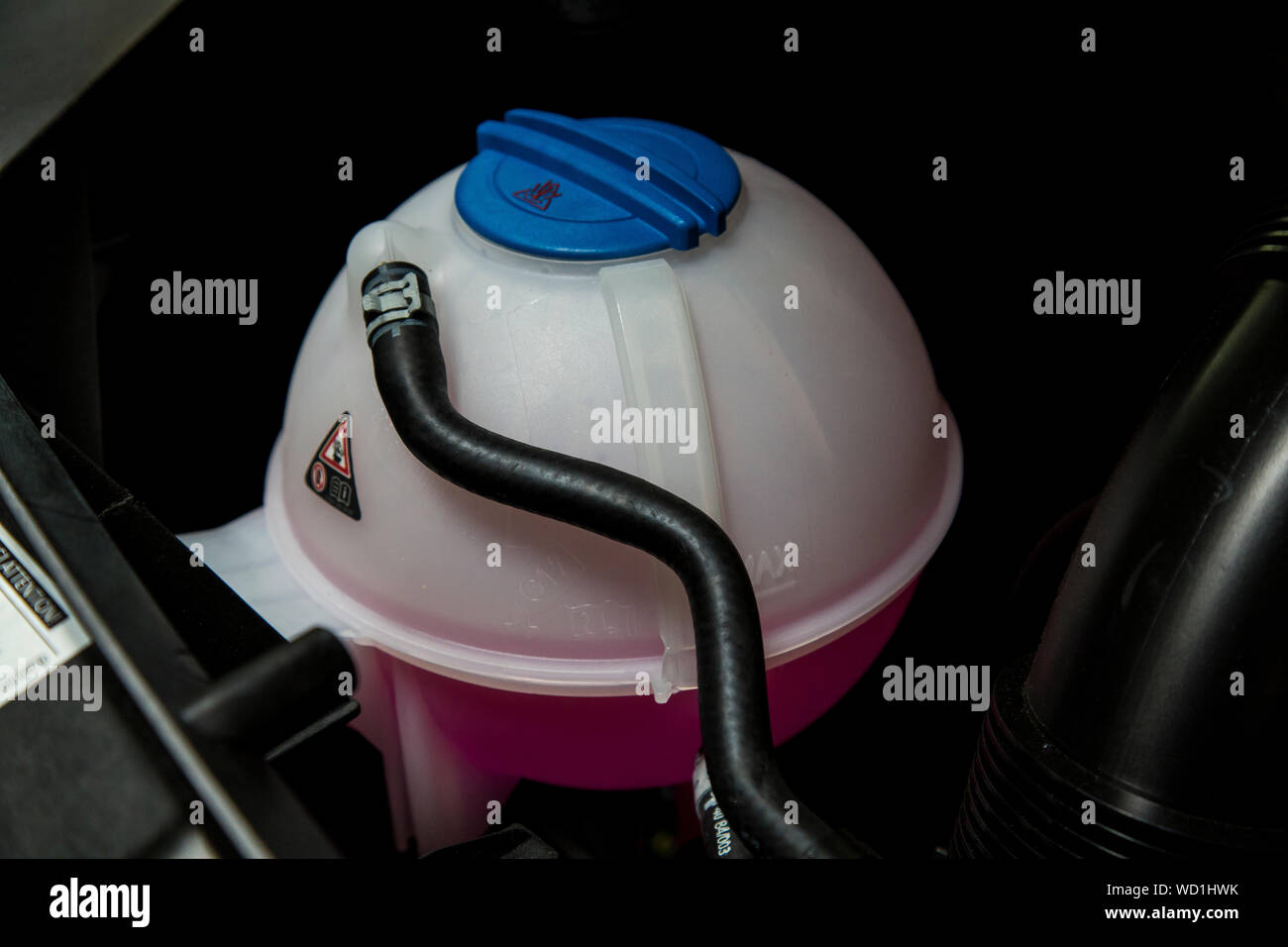 Car oil hi-res stock photography and images - Alamy