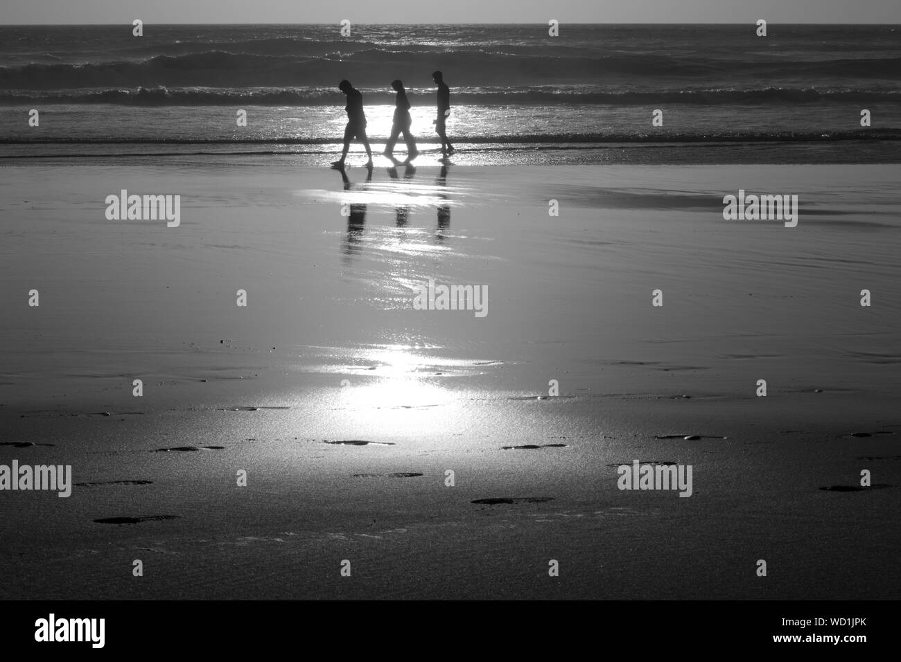Walking the seashore hi-res stock photography and images - Alamy