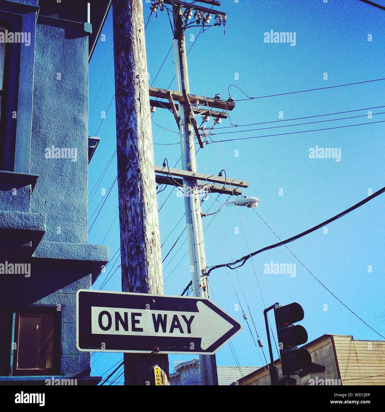 One way road sign hi-res stock photography and images - Alamy