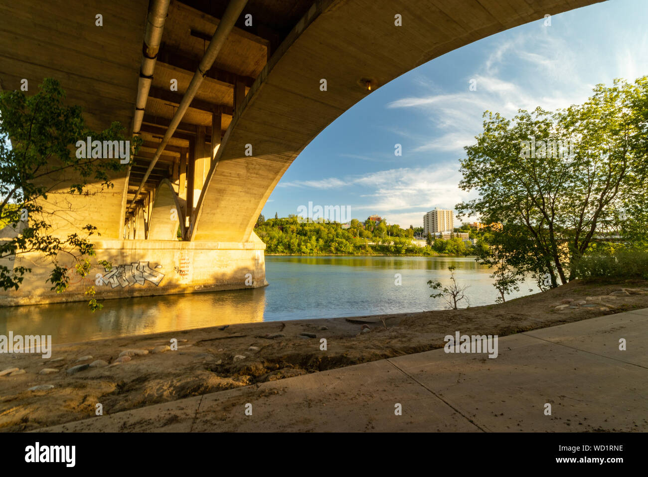 Pathway under bridge hi-res stock photography and images - Alamy