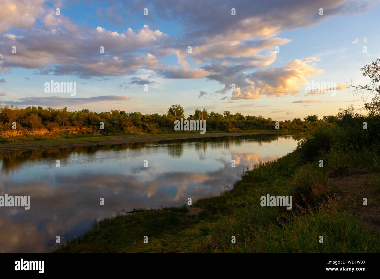 Vivid blue skies rivers hi-res stock photography and images - Alamy