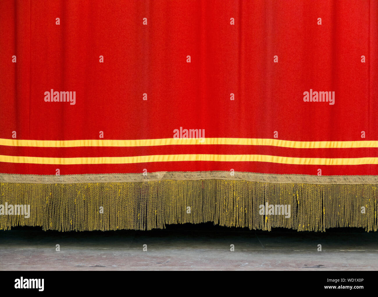 Hanging stage hi-res stock photography and images - Alamy