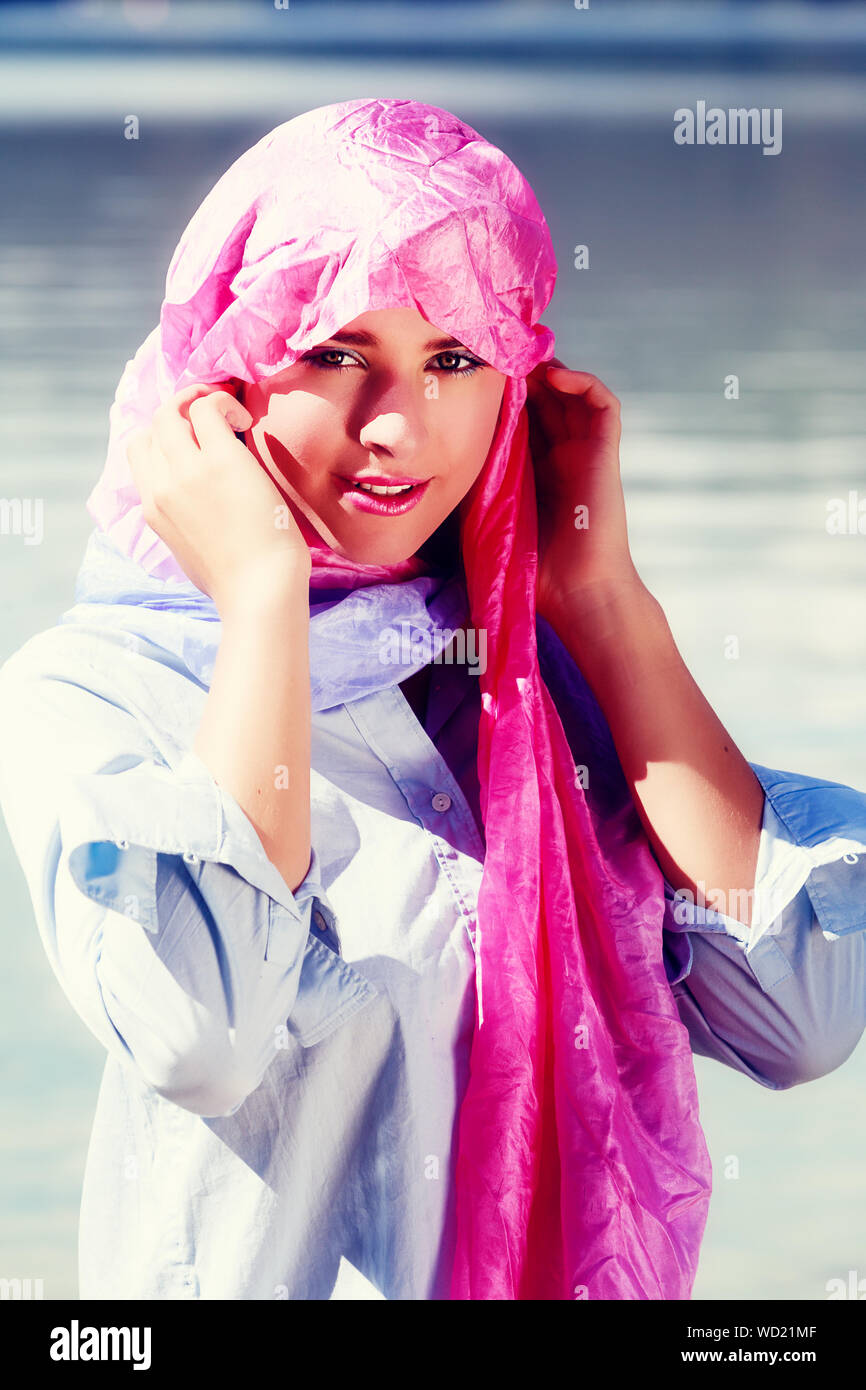 Woman wearing pink headscarf hi-res stock photography and images - Alamy