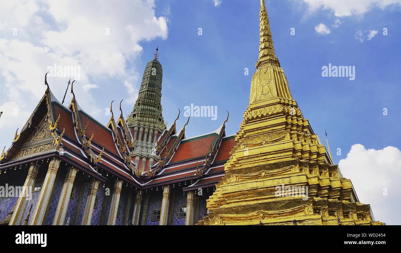 Tall temples hi-res stock photography and images - Alamy