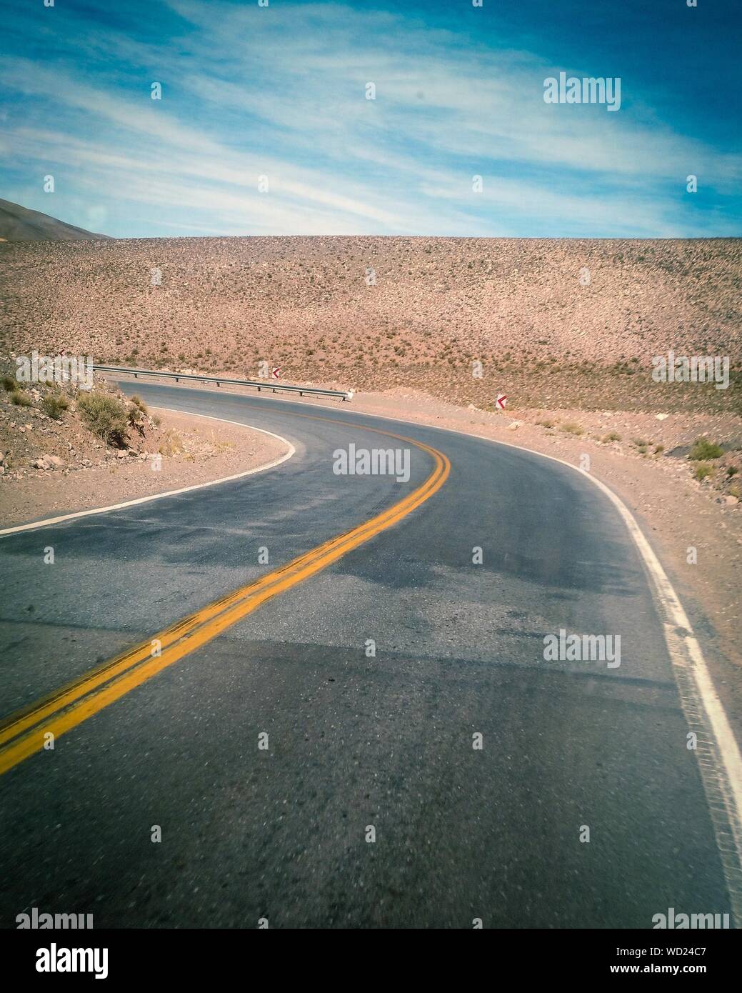 Empty road bend hi-res stock photography and images - Alamy