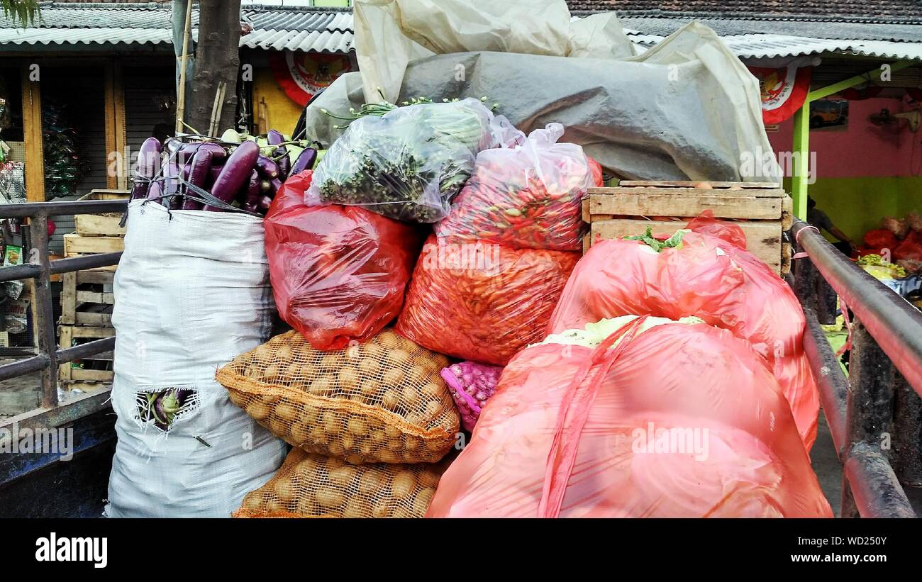 Truck with vegetables hi-res stock photography and images - Alamy