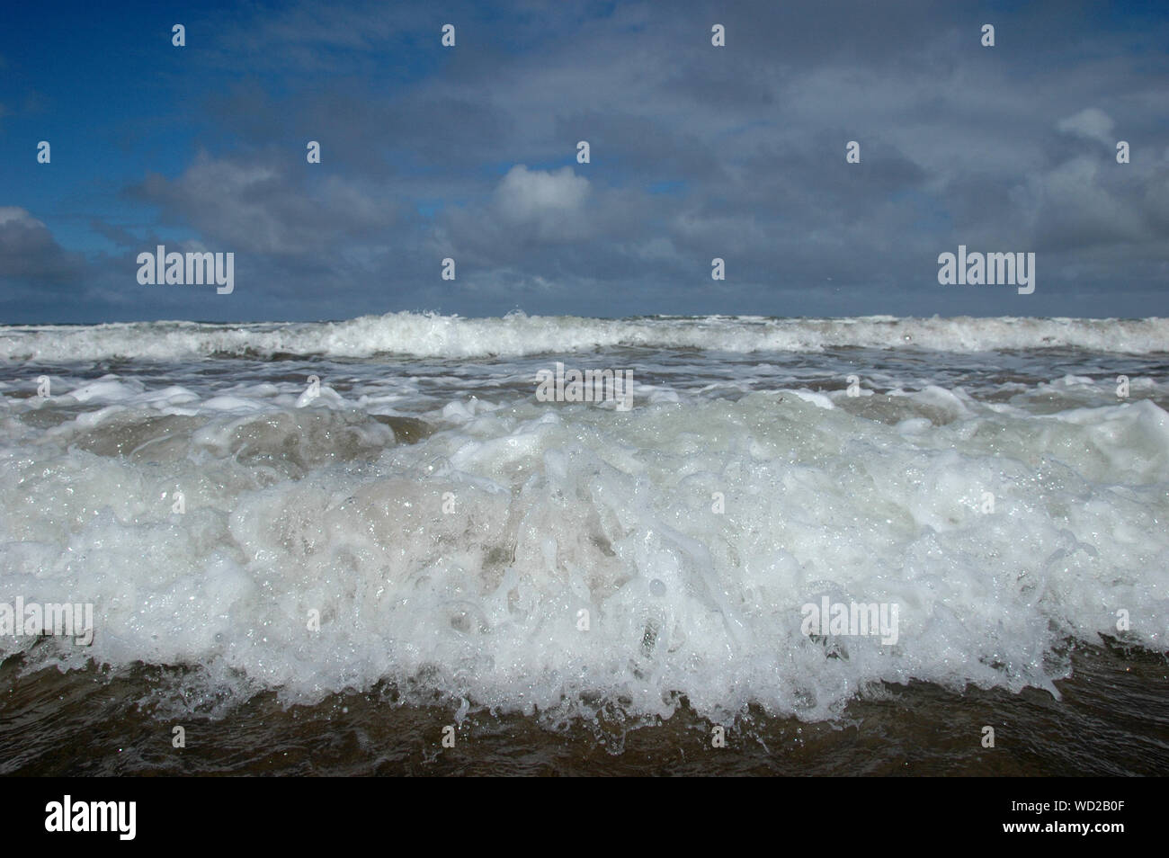Splashing in the surf hi-res stock photography and images - Alamy