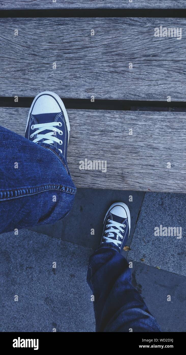 Moving feet hi-res stock photography and images - Alamy