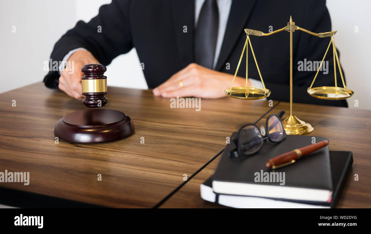 Courtroom judge hi-res stock photography and images - Alamy