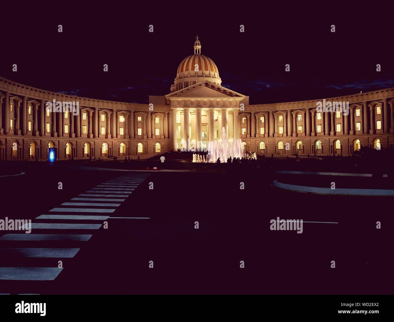 Illuminated palace hi-res stock photography and images - Alamy