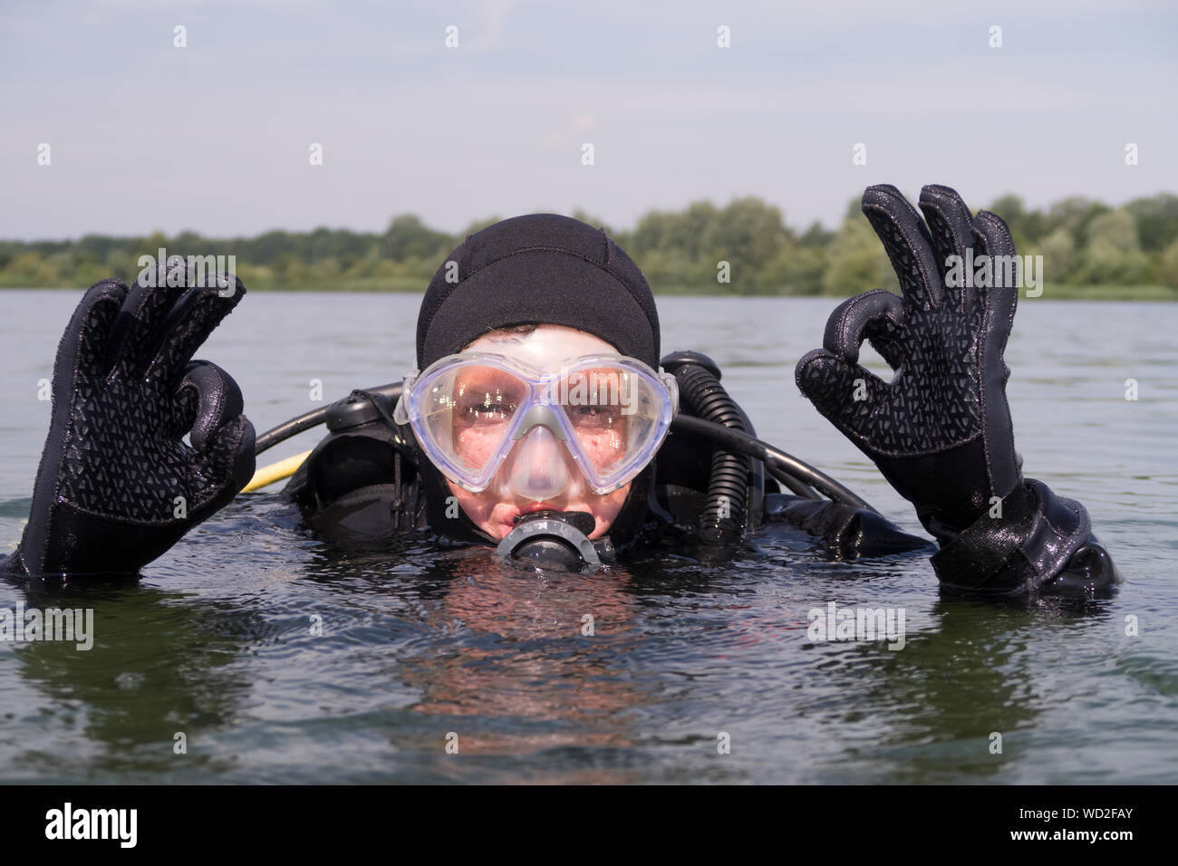 Black diver with camera hi-res stock photography and images - Alamy