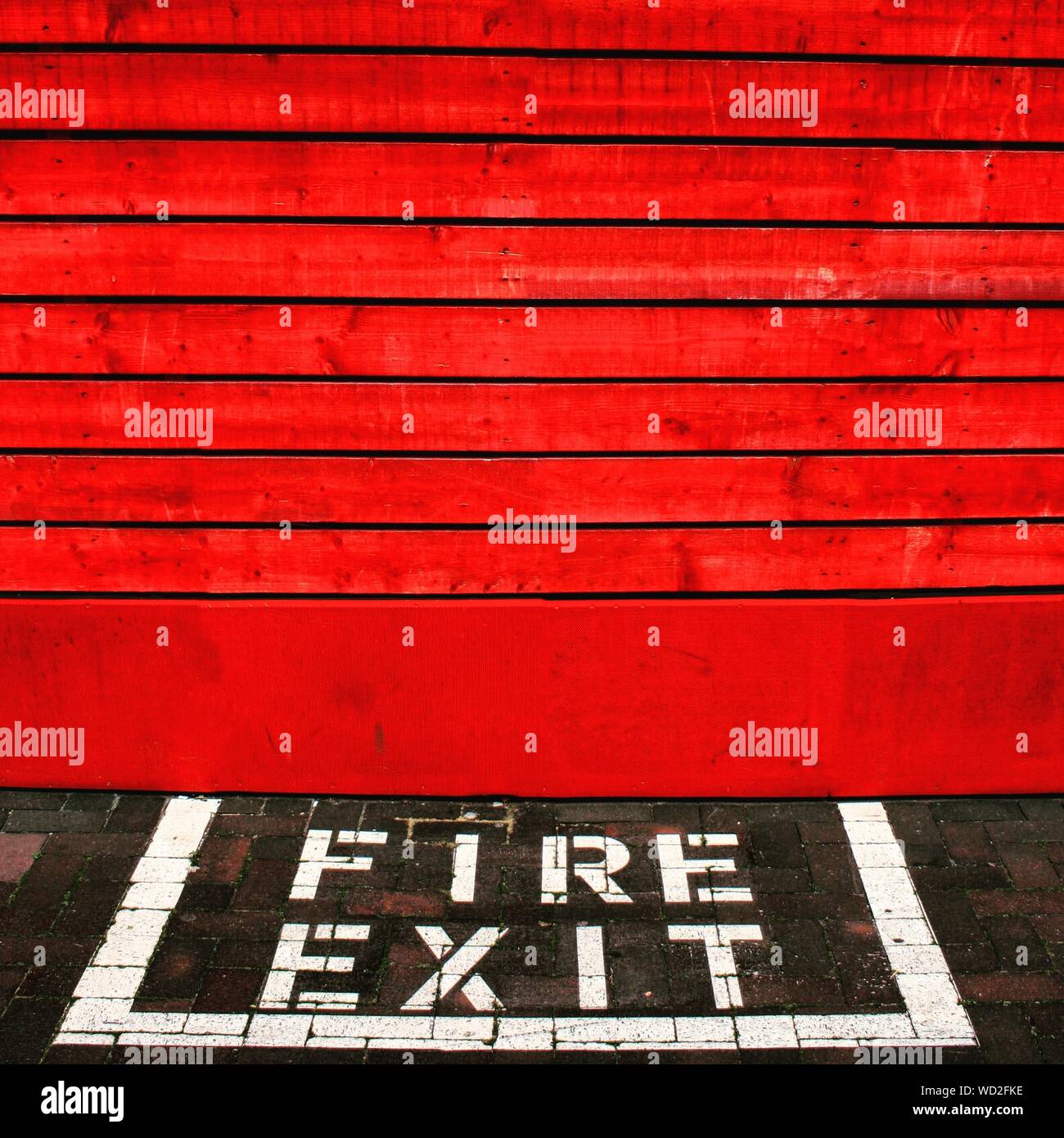 Fire door sign hi-res stock photography and images - Alamy