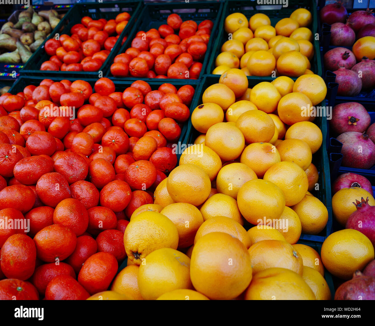 Fresh fruit market stall hi-res stock photography and images - Alamy
