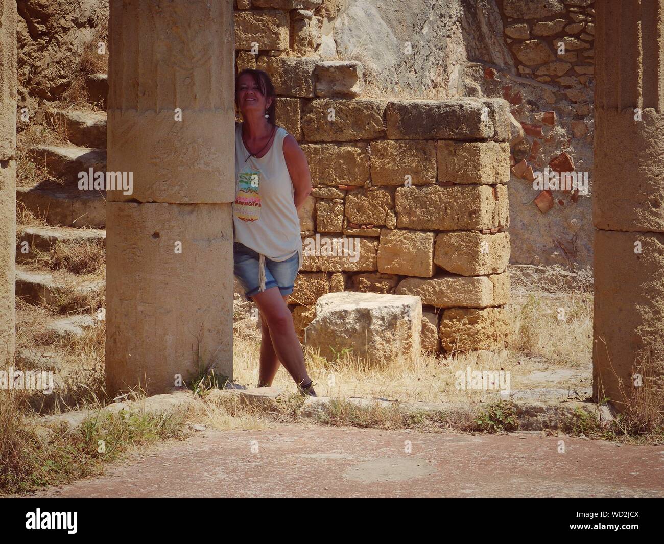 Column legs hi-res stock photography and images - Alamy