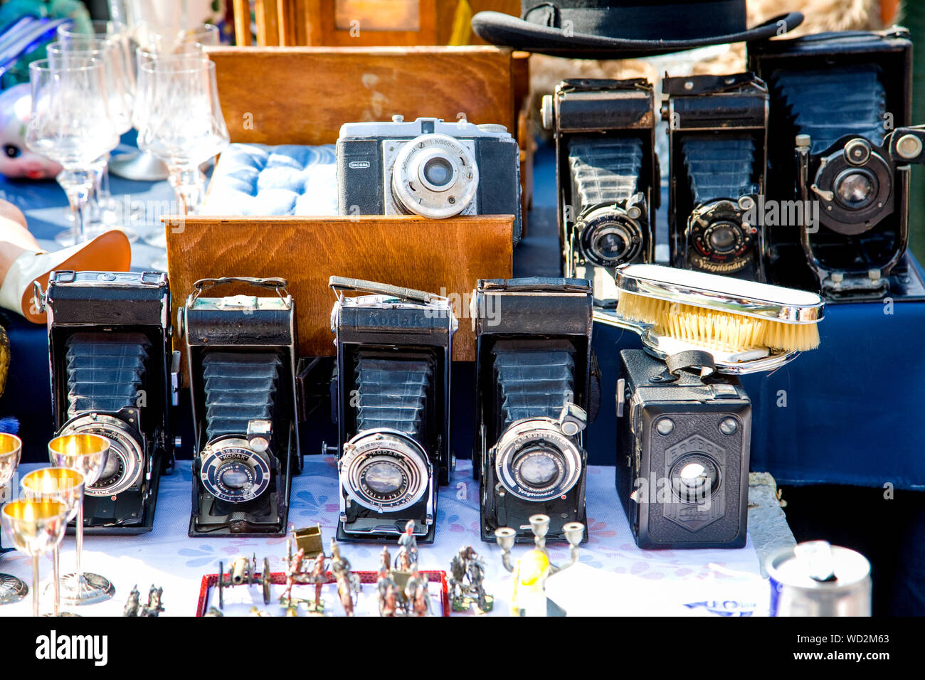 Camera stalls hi-res stock photography and images - Alamy