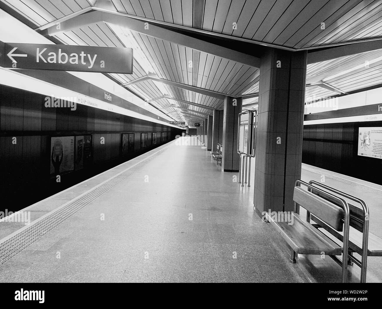 Empty railroad station platform bench hi-res stock photography and ...