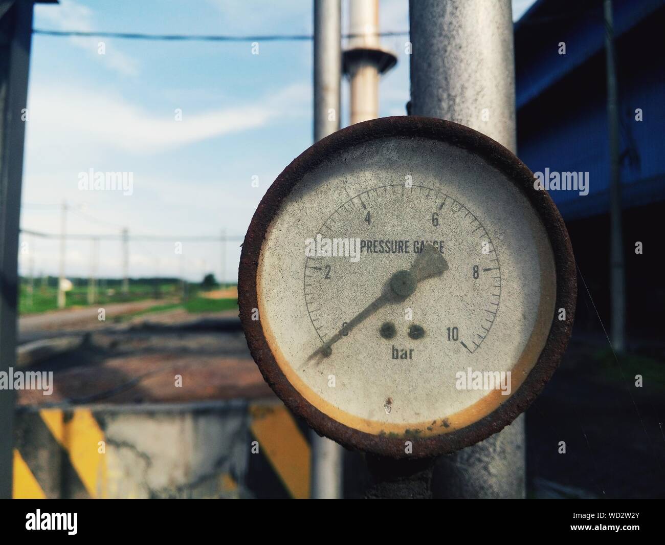 Pressure gauge rusty hi-res stock photography and images - Alamy