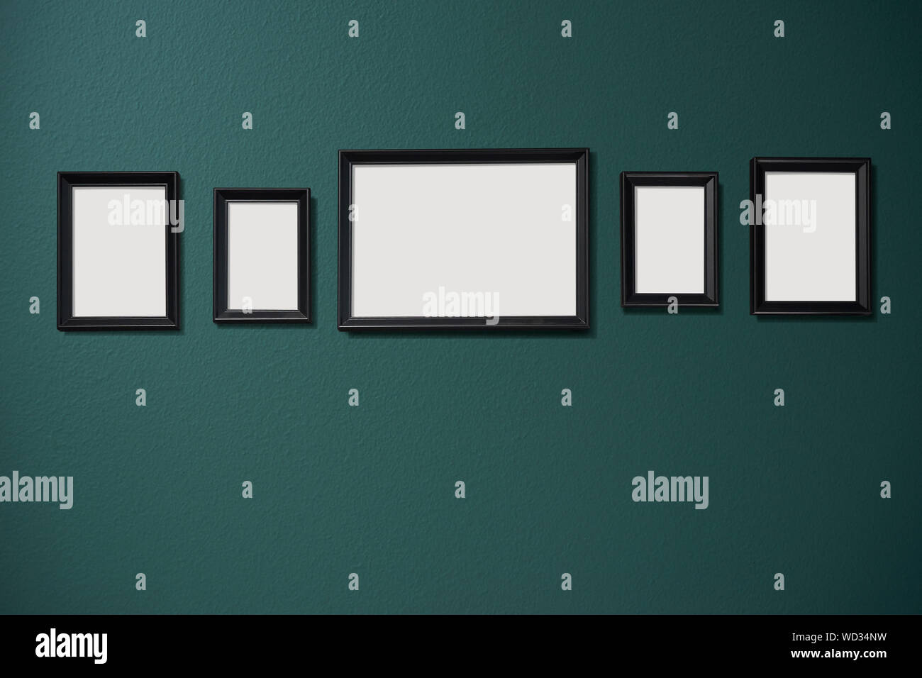 Empty picture frames wall hi-res stock photography and images - Alamy