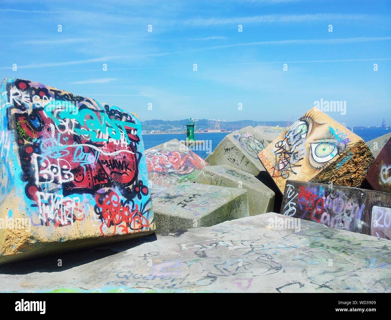 Graffiti on rocks hi-res stock photography and images - Alamy
