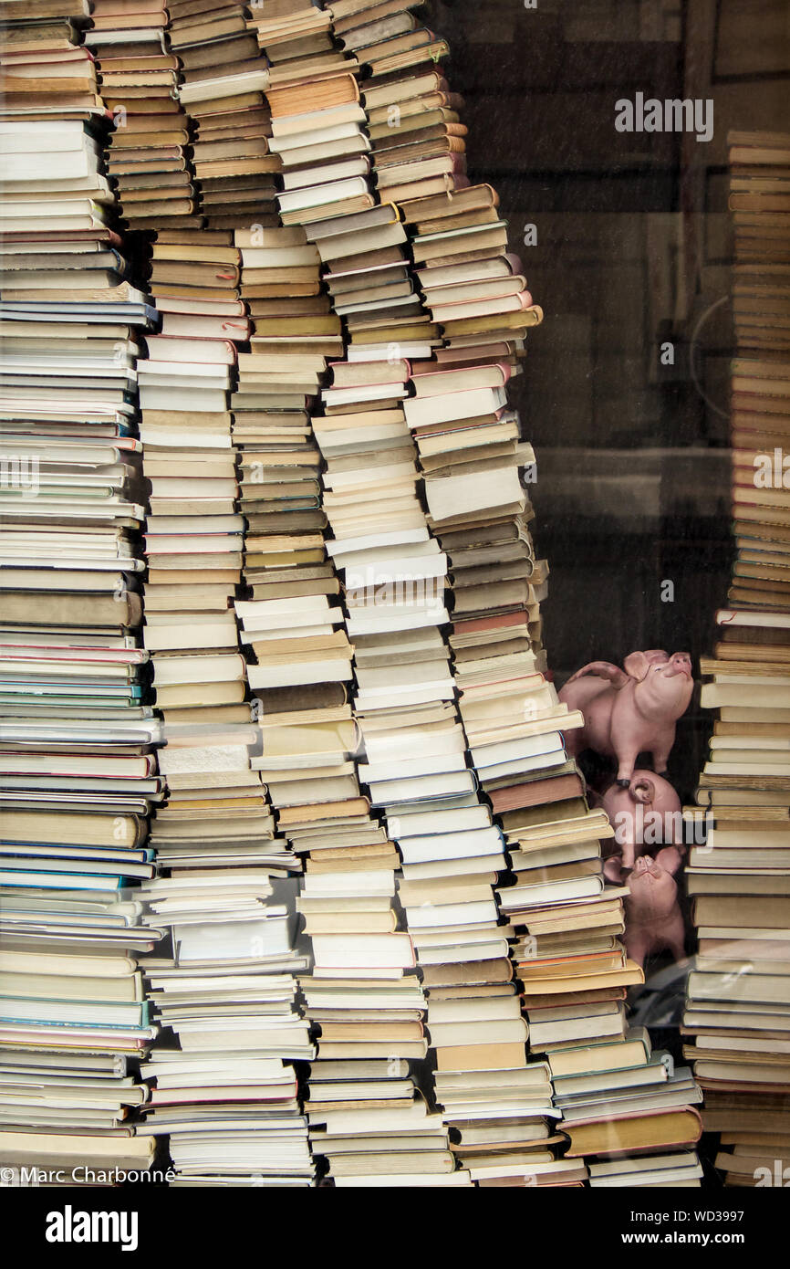 Pig sculptures hi-res stock photography and images - Alamy