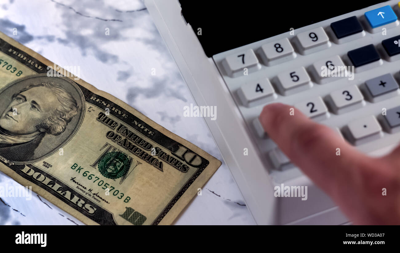 Cashier Counting Money High Resolution Stock Photography and Images - Alamy