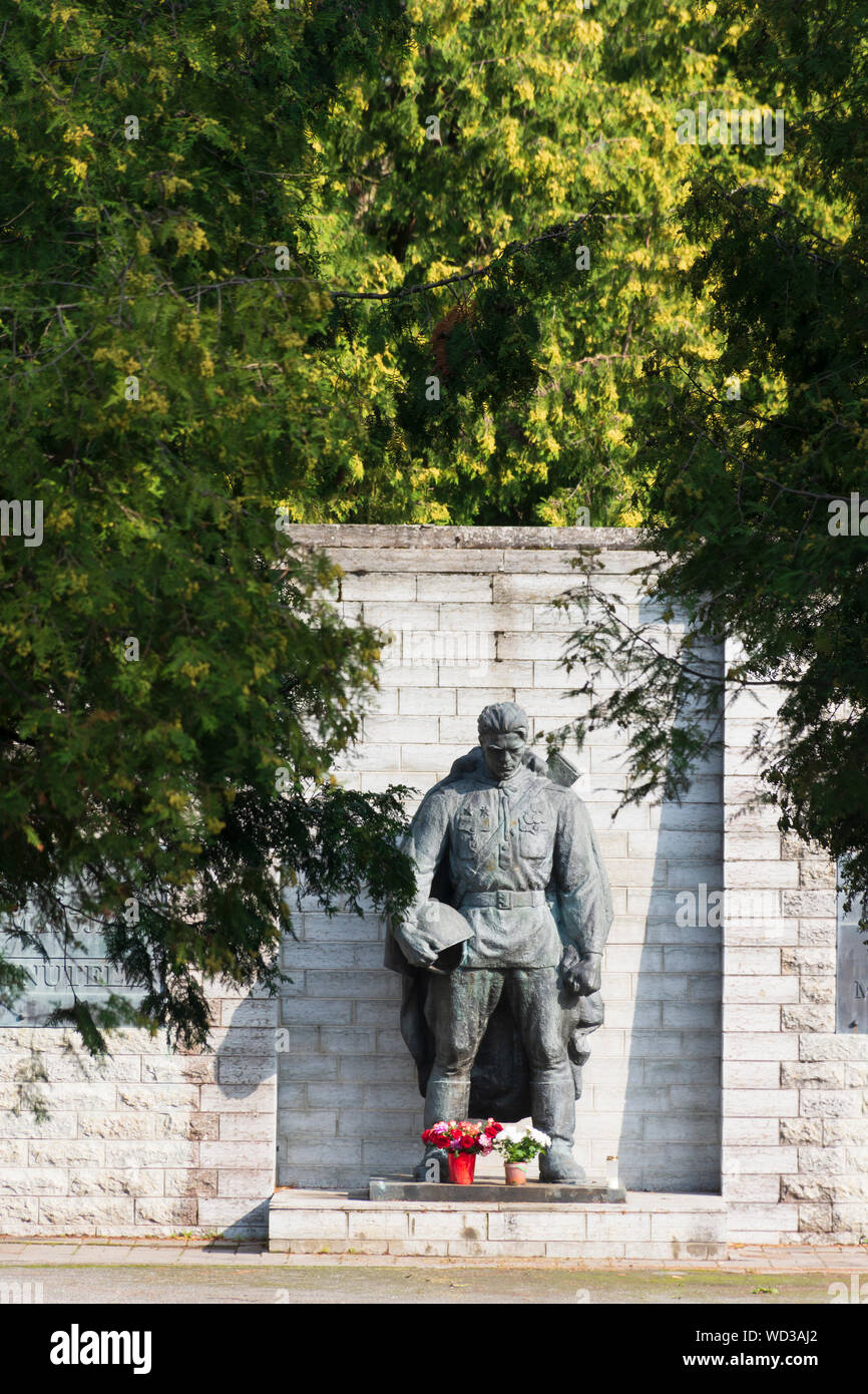 Bronze soldier monument in tallinn hi-res stock photography and images ...