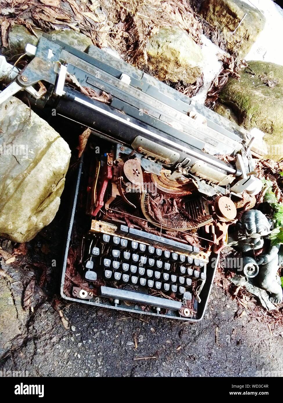 Damaged typewriter hi-res stock photography and images - Alamy