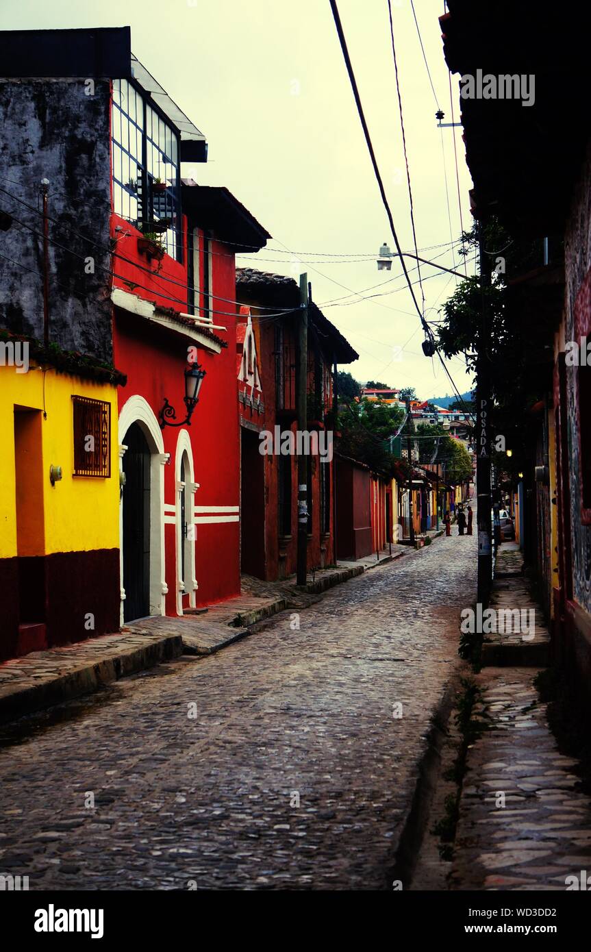 Red buildings city hi-res stock photography and images - Alamy