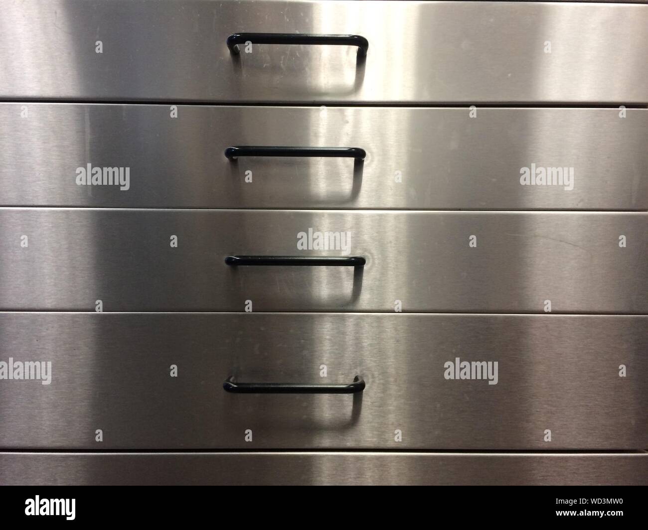 Row of drawers hi-res stock photography and images - Alamy