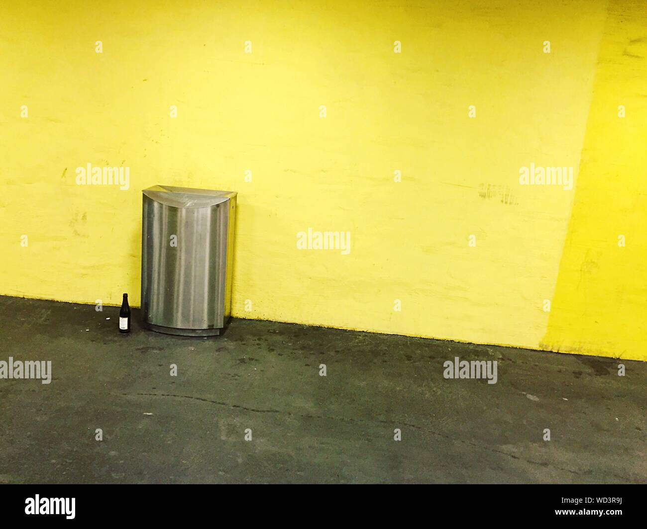 Subway and garbage hi-res stock photography and images - Alamy