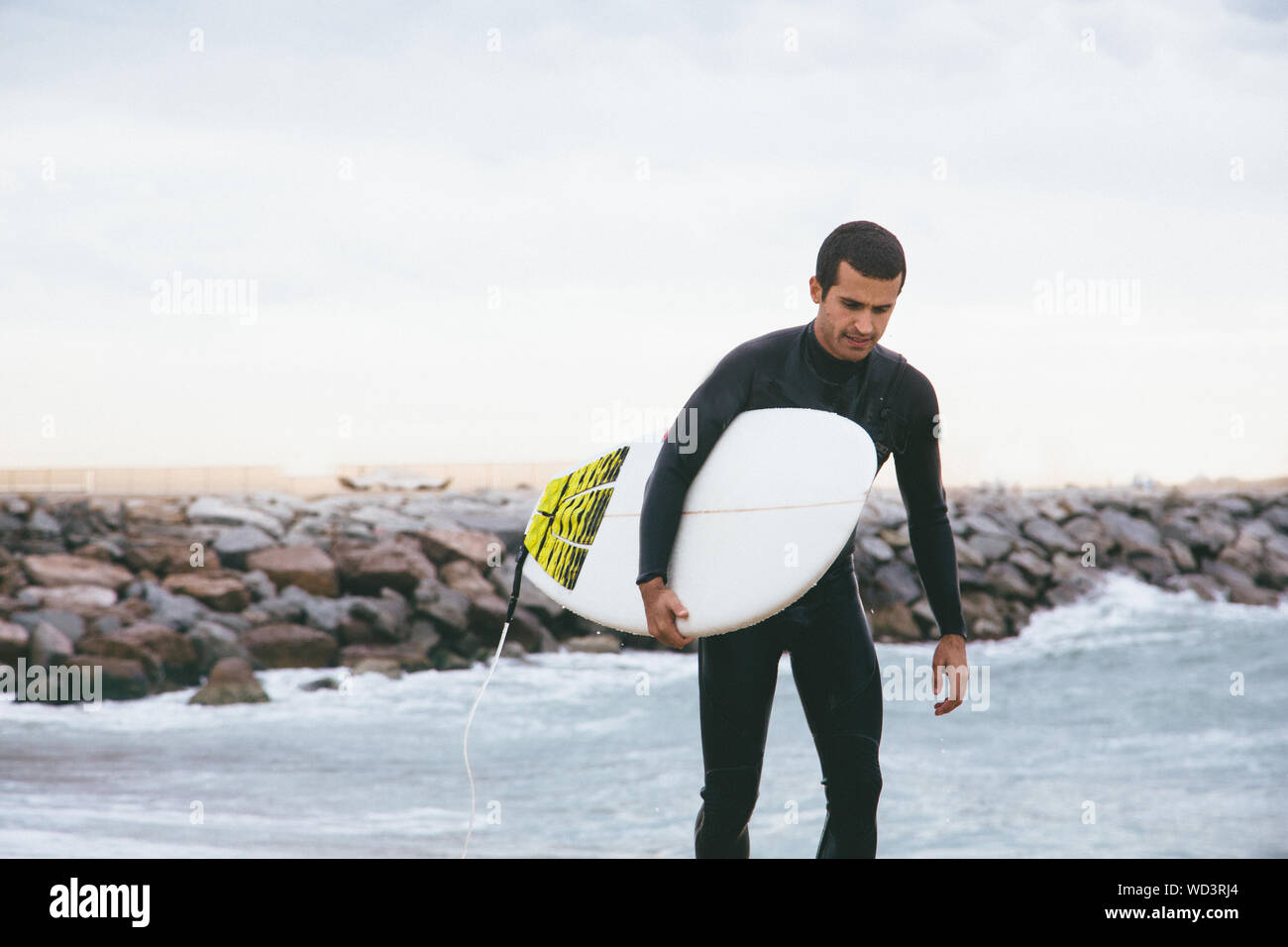 Man carrying surfboard hi-res stock photography and images - Alamy