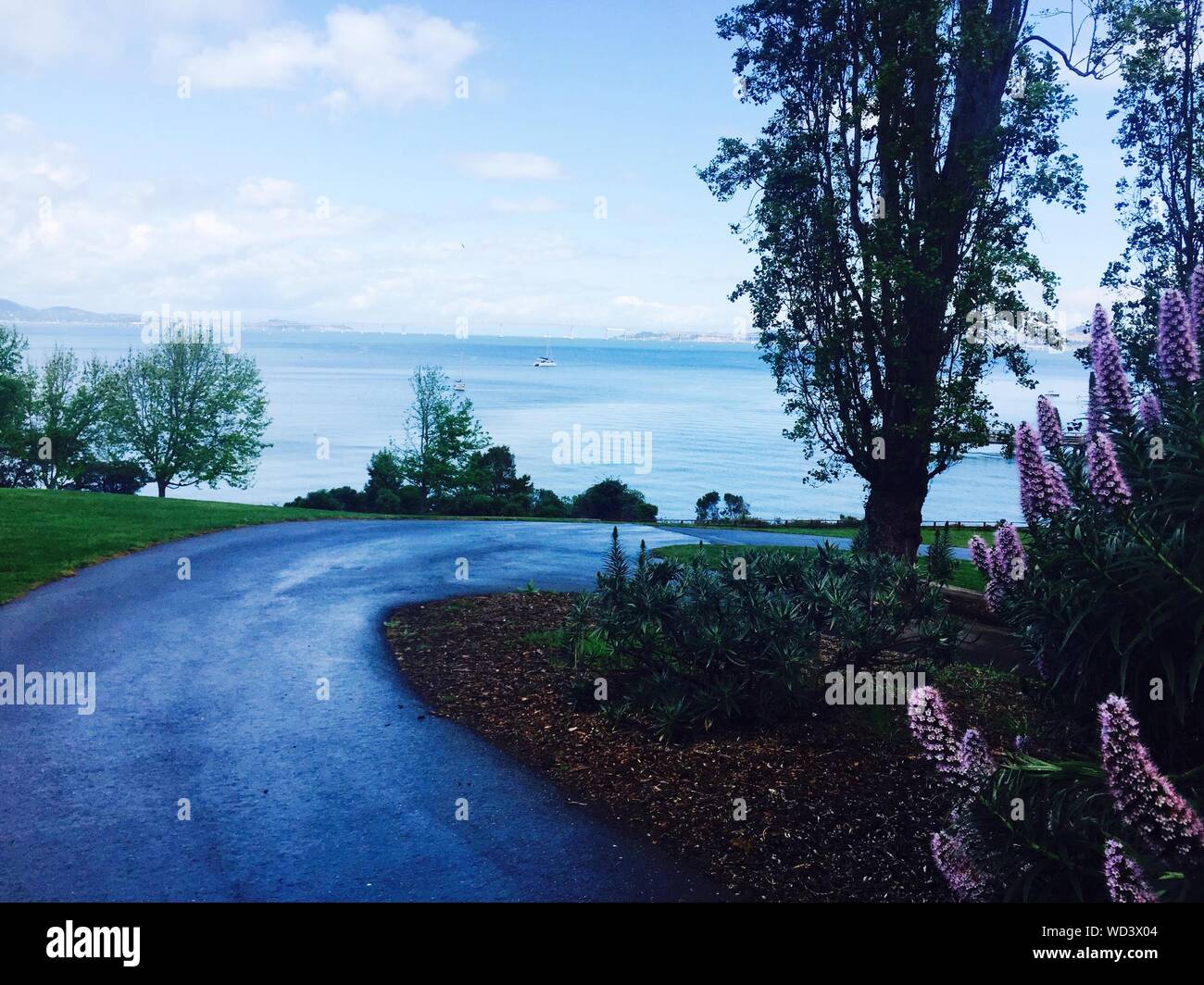 River bend road hi-res stock photography and images - Alamy