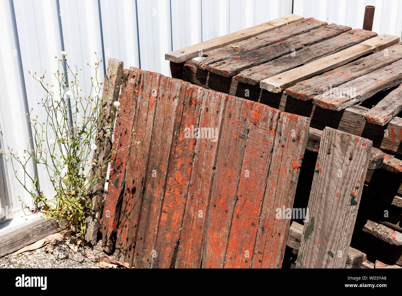 Broken wooden pallet hi-res stock photography and images - Alamy