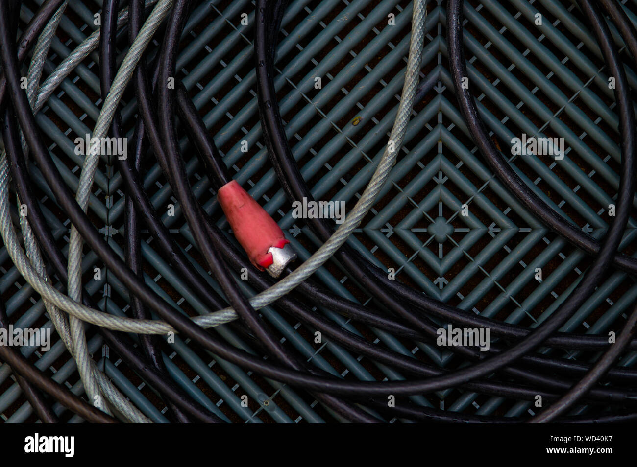 Messy electricity cables hi-res stock photography and images - Alamy