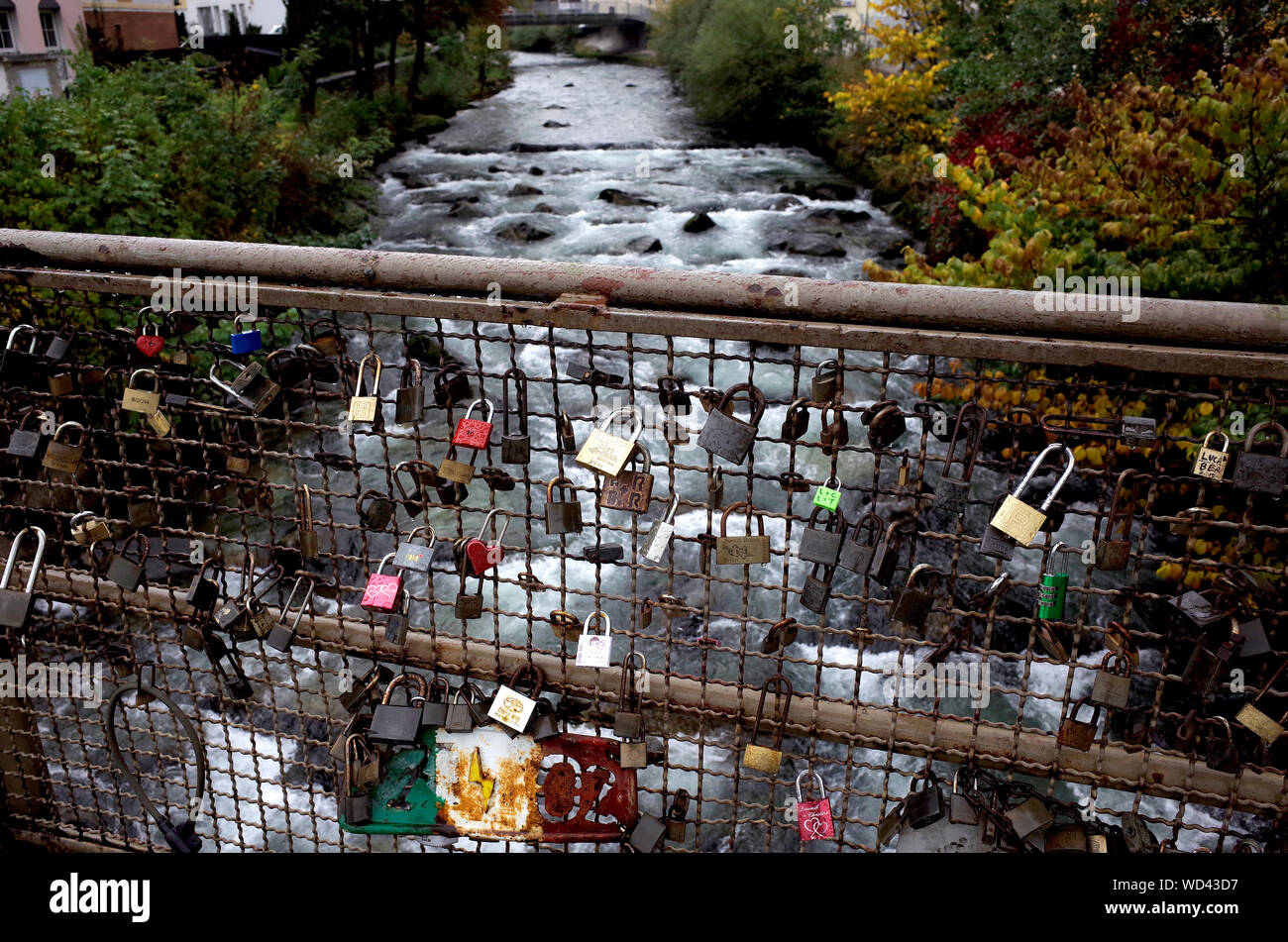 Graffiti tree hi-res stock photography and images - Alamy