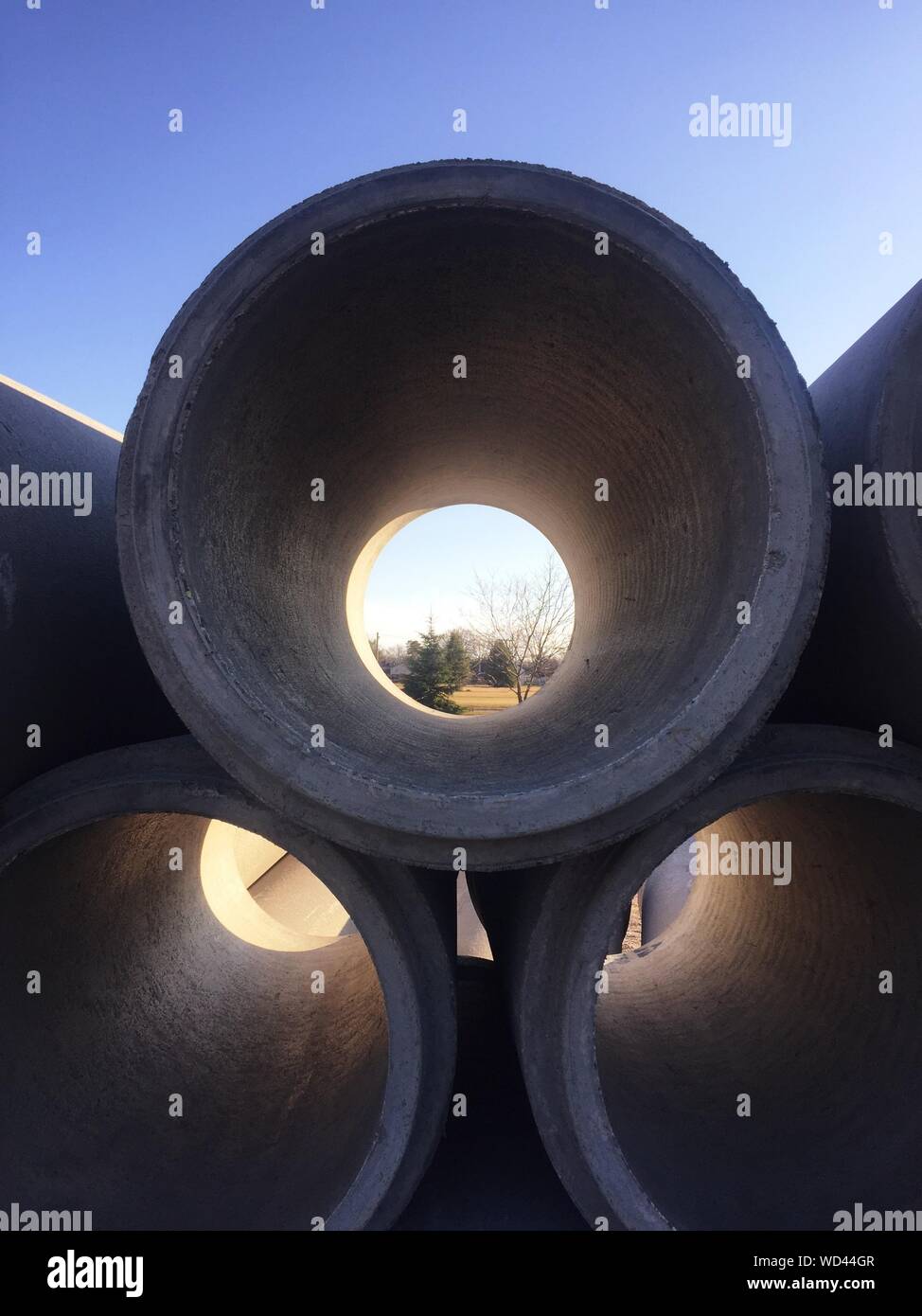 Round pipes hi-res stock photography and images - Alamy