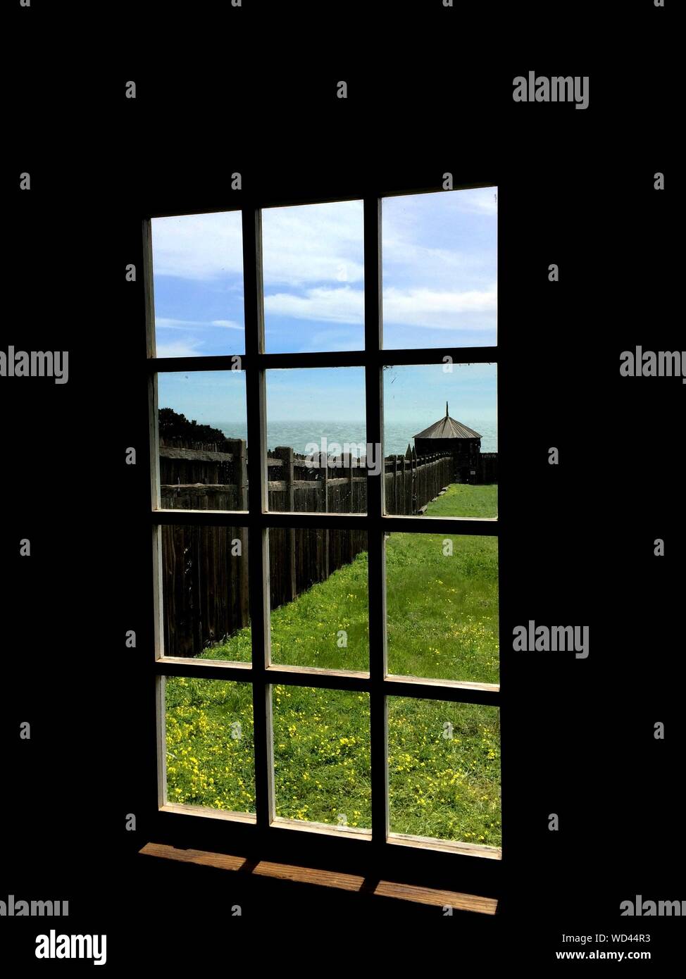 Wooden fence cut out hi-res stock photography and images - Alamy